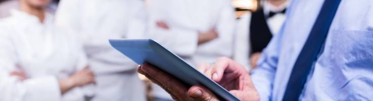 What should you cover at daily pre-shift meetings - Restaurant Systems ...